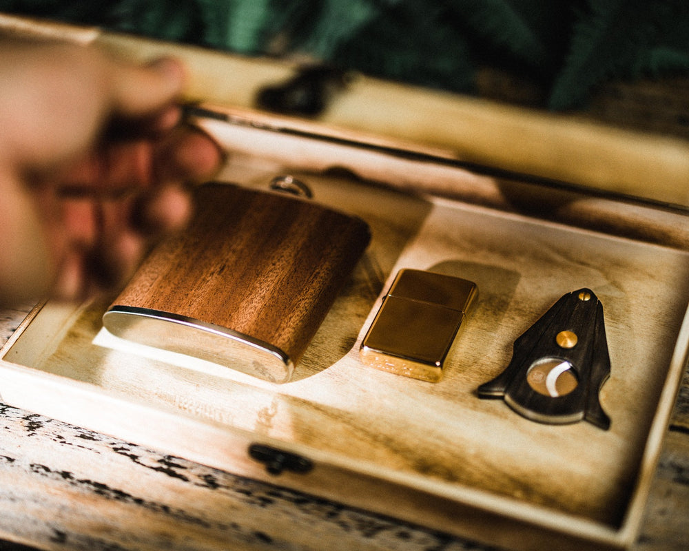 “Guys Night Out” Cigar Gift Box - Vintage Gentlemen